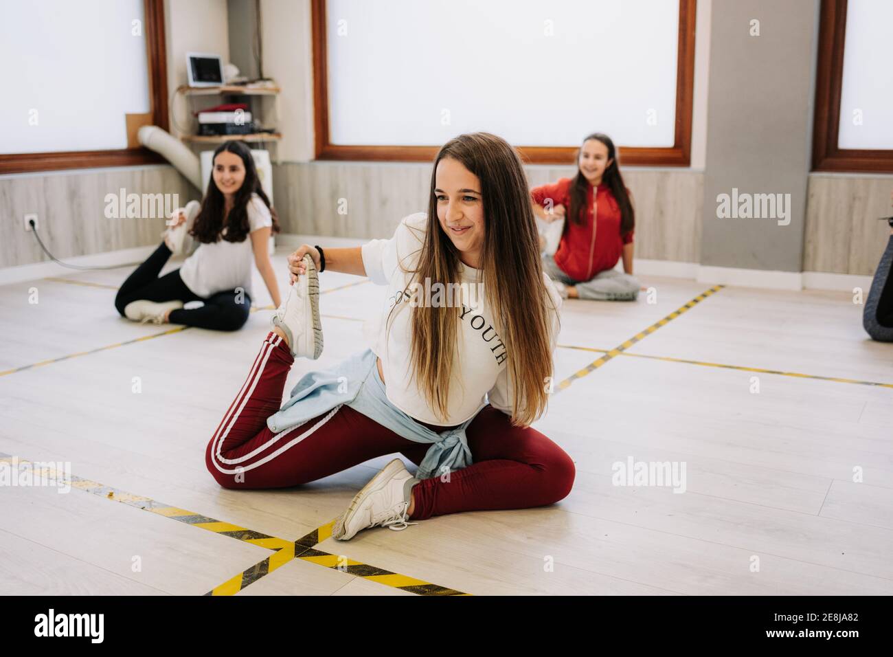 Flexible dancers hi-res stock photography and images - Alamy