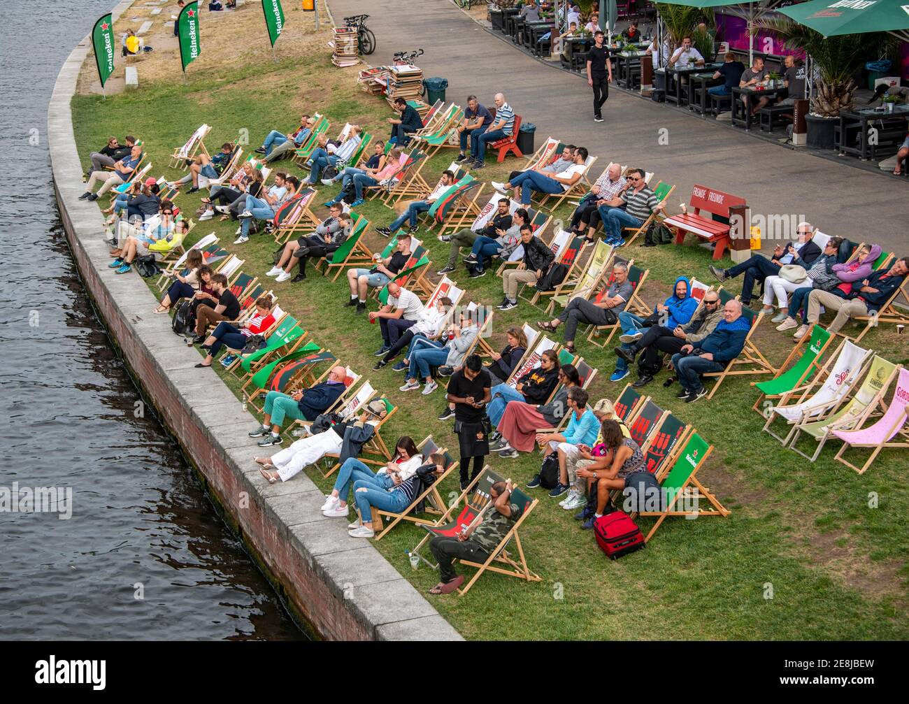 People sitting in beach chairs hi-res stock photography and images - Alamy