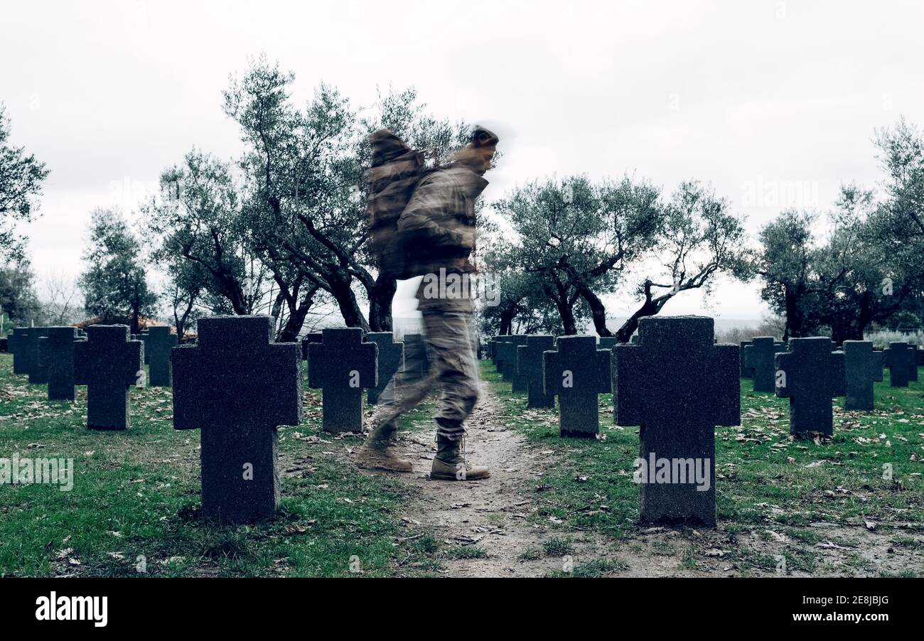 Walking army soldier death death body carrying hi-res stock photography ...