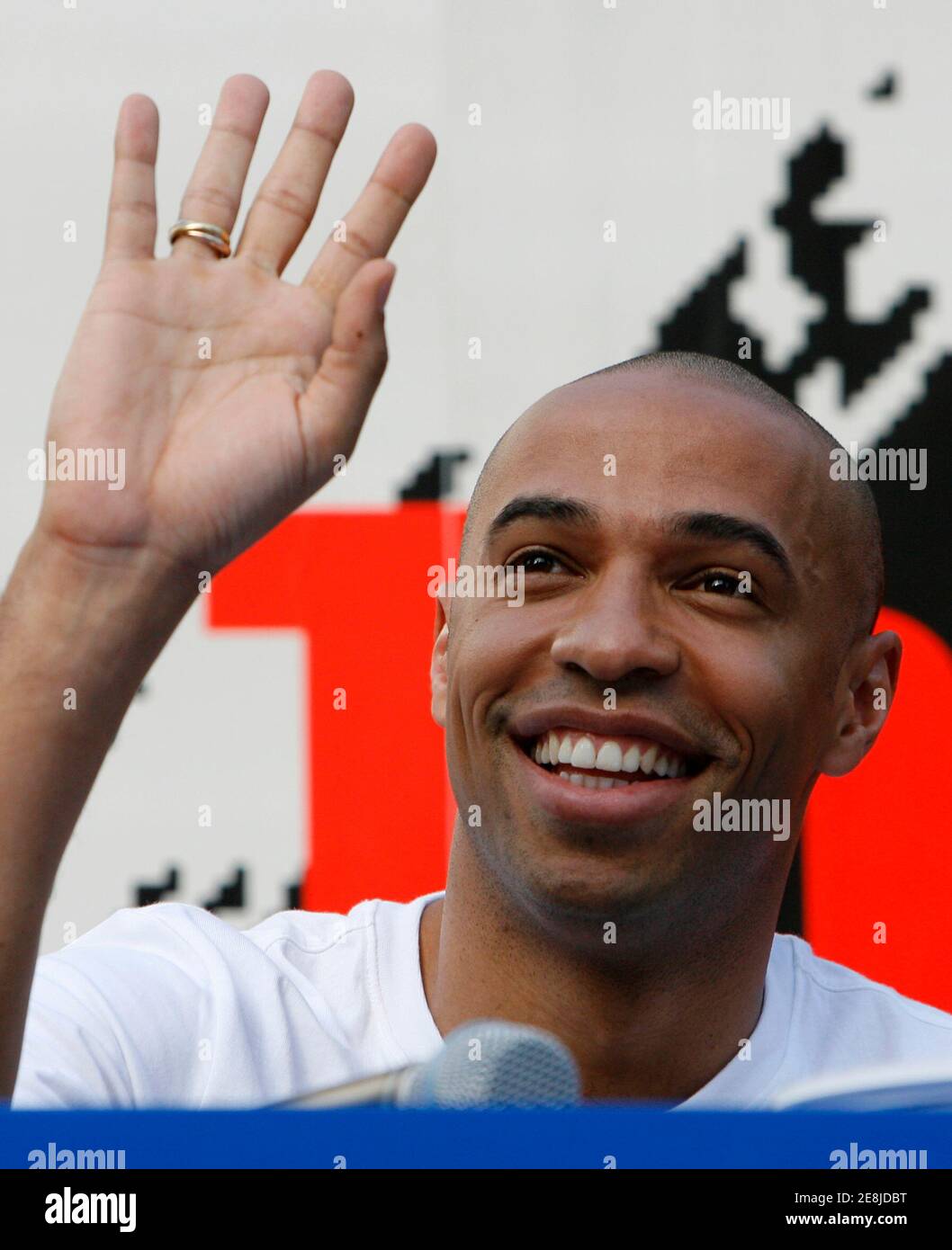 French soccer player thierry henry hi-res stock photography and images ...