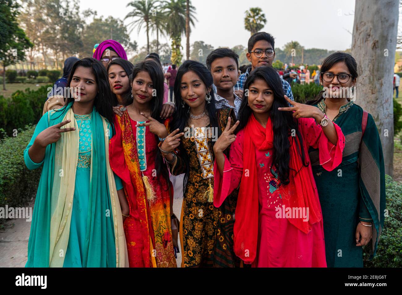 Students bangladesh hi-res stock photography and images - Alamy