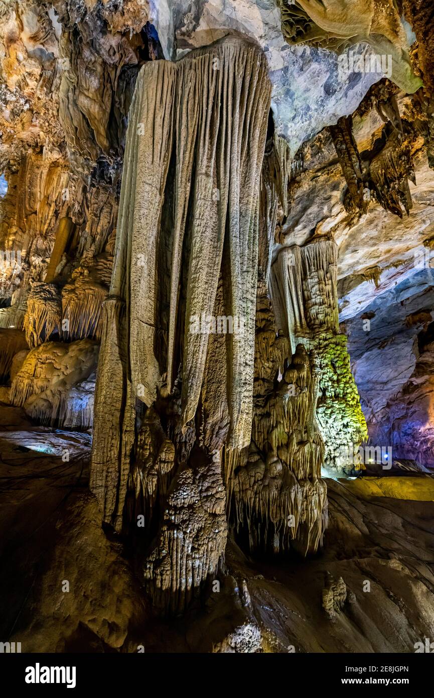 Colourful Paradise cave, Unesco site, Phong Nha-Káº» Bang National Park ...