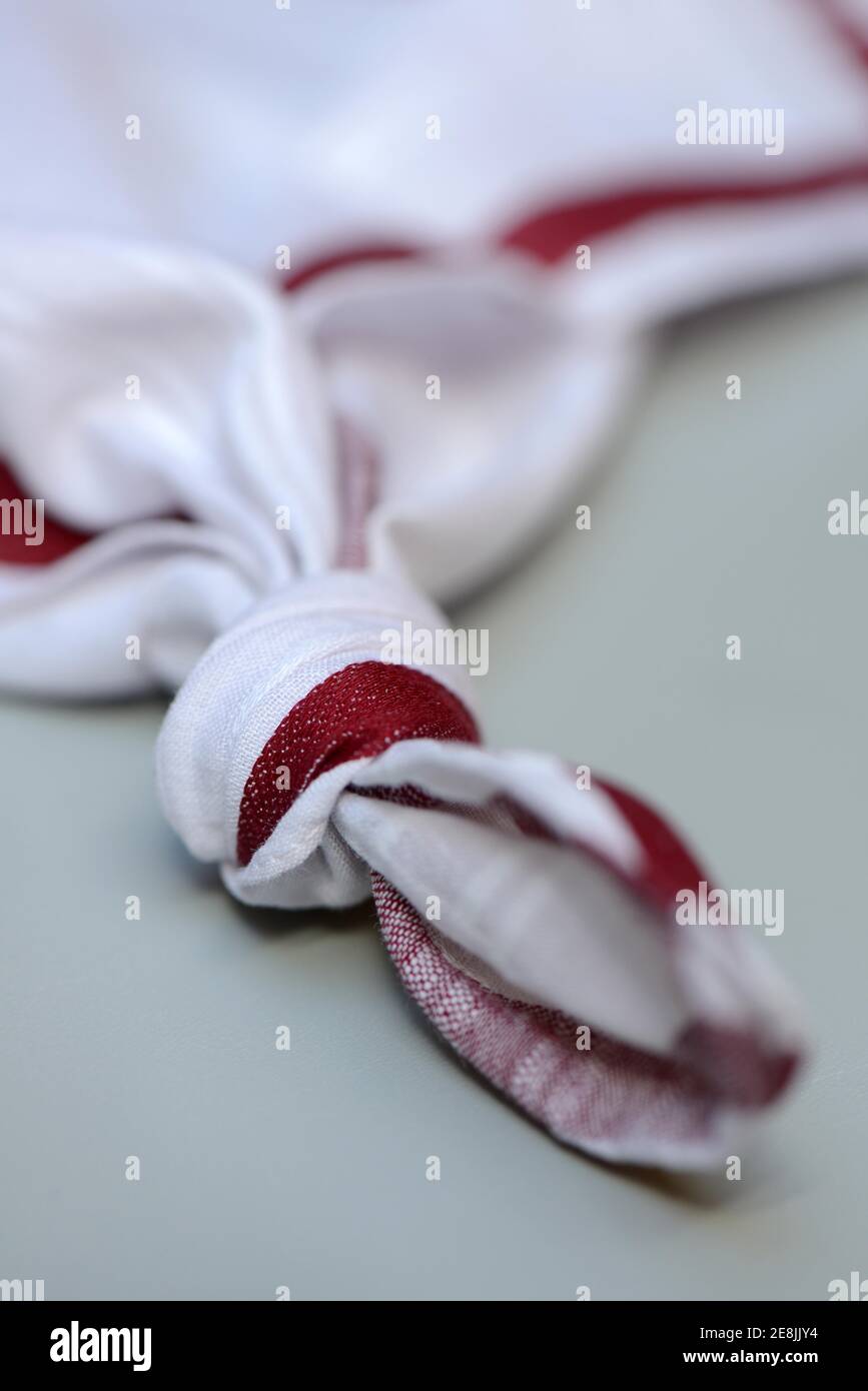 Knot in handkerchief Handkerchief, forgetfulness, memory aid, mnemonic ...