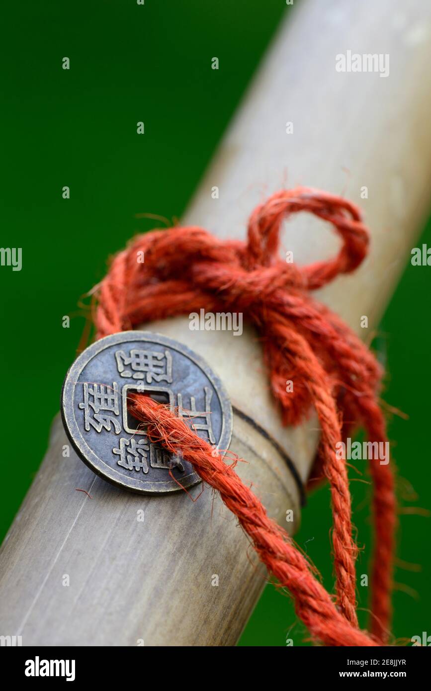 Chinese coins string hi-res stock photography and images - Alamy