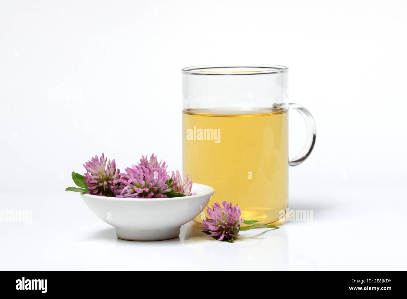Red clover-Tea in glass, tea Stock Photo - Alamy