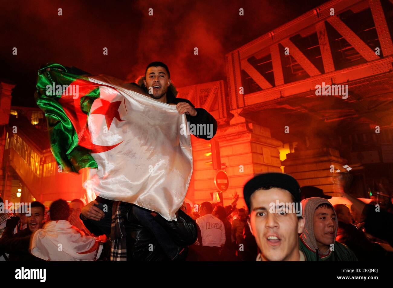 Algerian supporter world cup football hi-res stock photography and ...