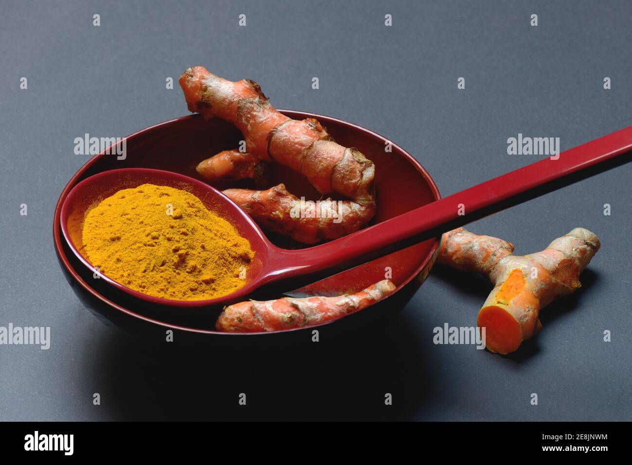 Turmeric powder and turmeric root, curcuma longa, turmeric root ...