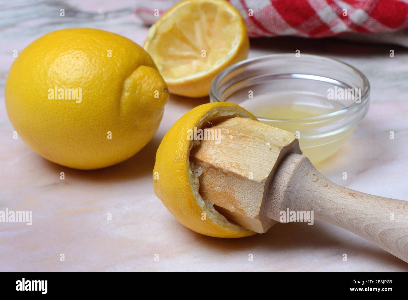 Lemon, lemon juice in peel and lemon squeezer with squeezed lemon Stock ...