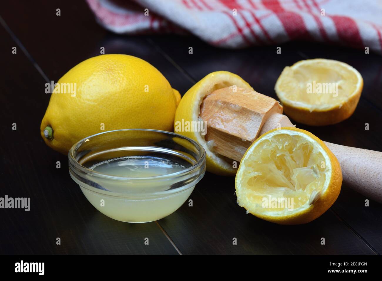 Lemon, lemon juice in peel and lemon squeezer Stock Photo - Alamy
