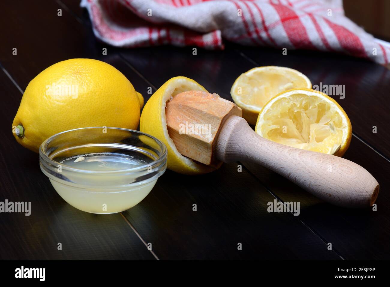 Lemon, lemon juice in peel and lemon squeezer Stock Photo - Alamy