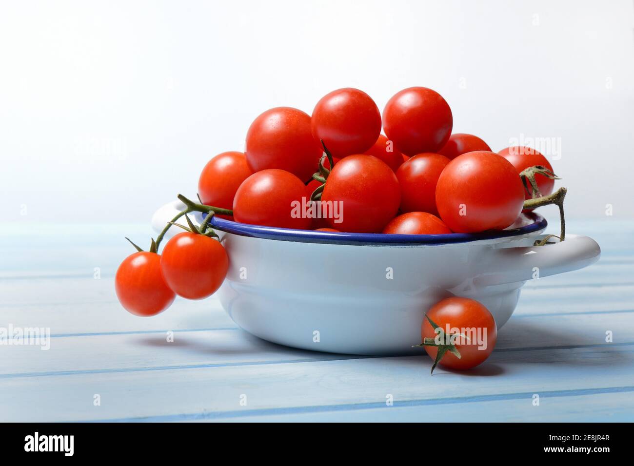 Cherry tomatoes in shell, Solanum lycopersicum Stock Photo - Alamy