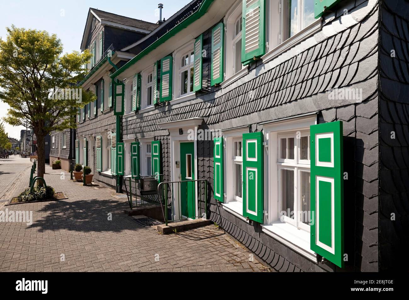 Green color houses hi-res stock photography and images - Alamy