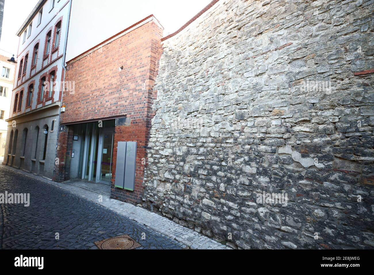 Erfurt, Germany. 31st Jan, 2021. The old synagogue in the city centre ...