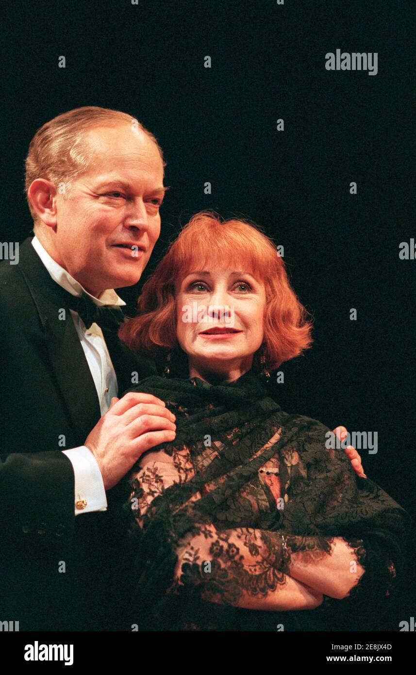 Michael Pennington (Henry Trebell), Felicity Kendal (Amy O'Connell) in ...