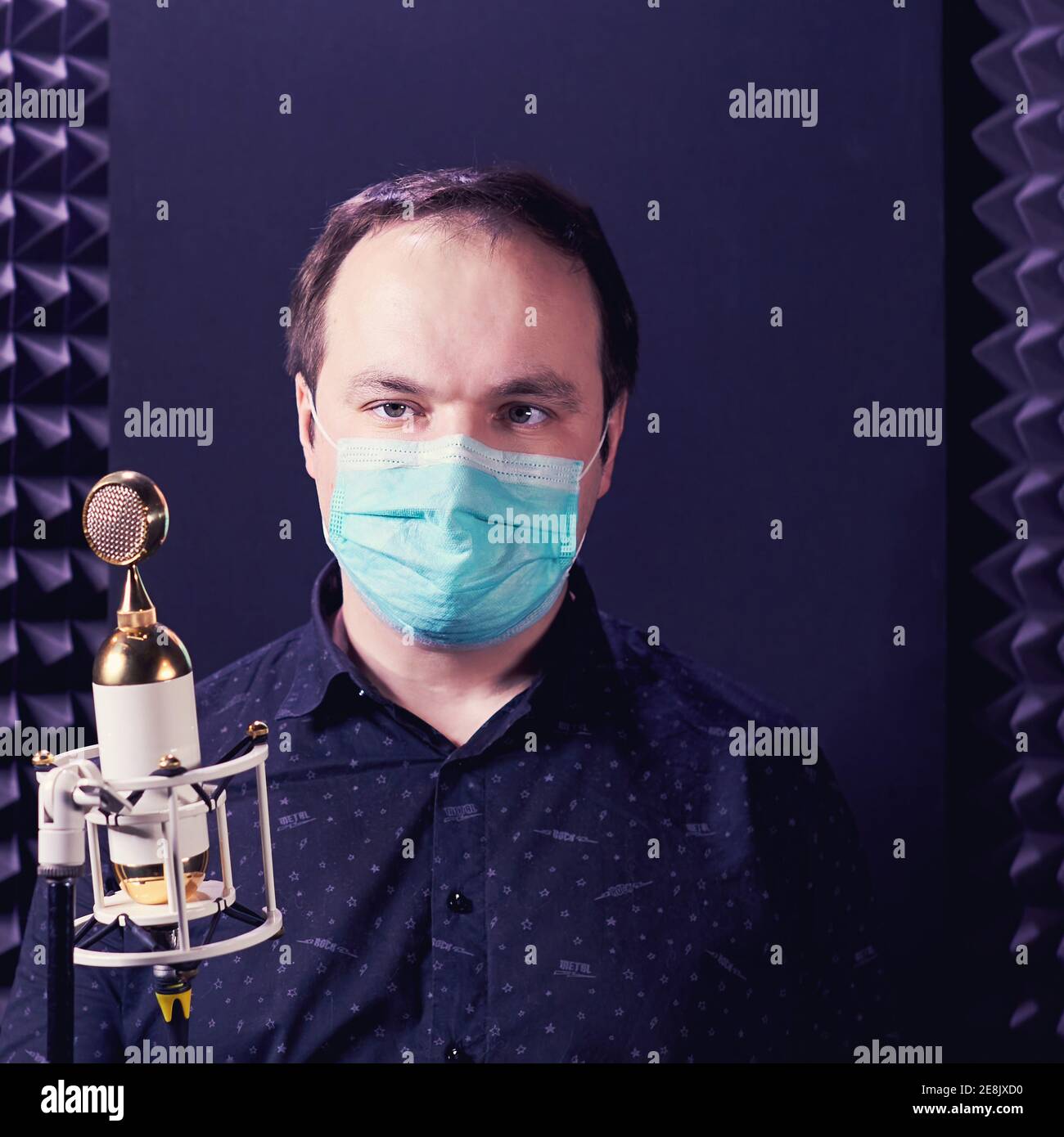 Face mask sings hi-res stock photography and images - Alamy