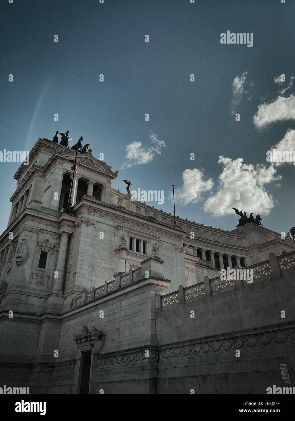 Victor emmanuel monument in rome hi-res stock photography and images ...