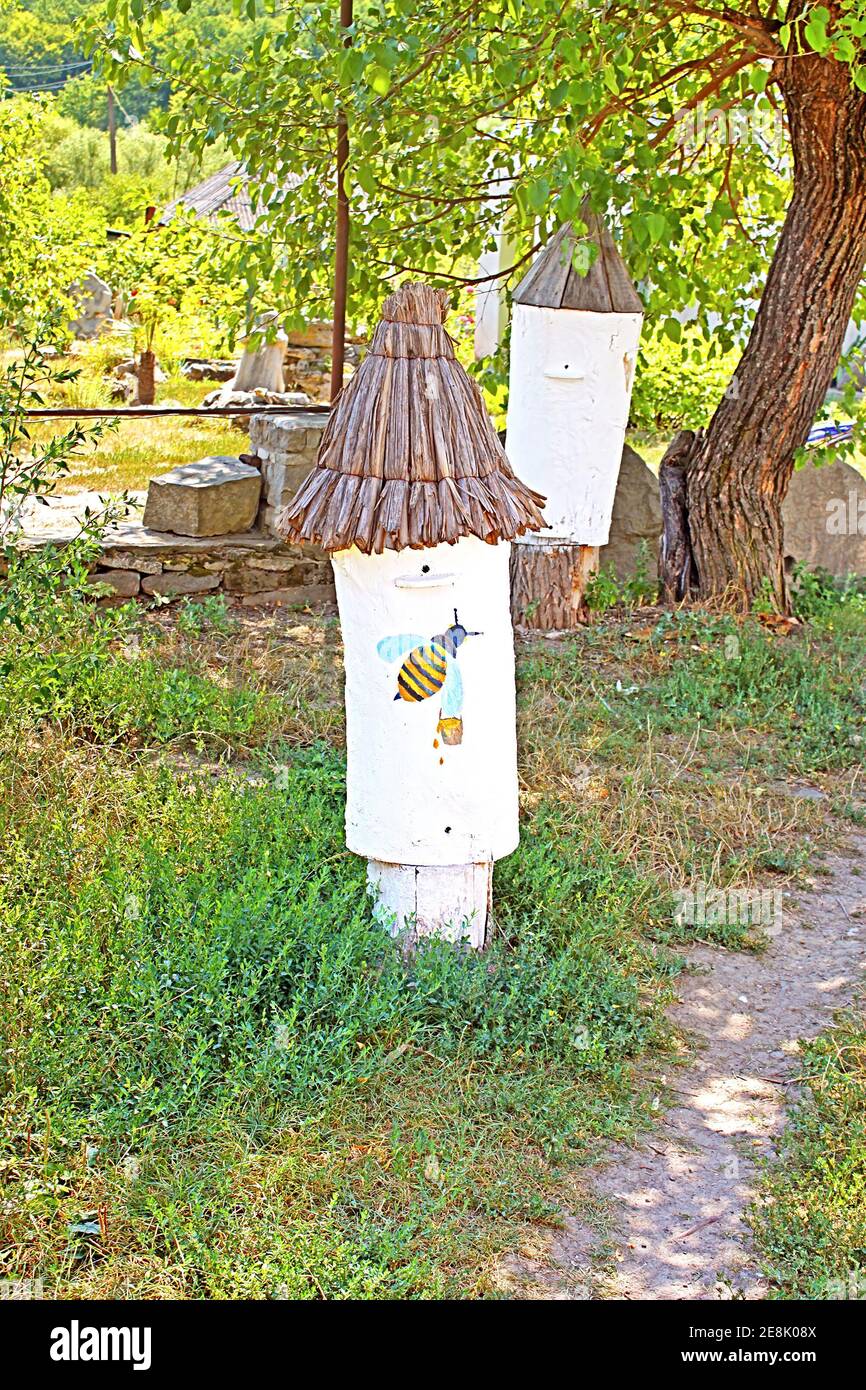 Antique hive beehive hi-res stock photography and images - Alamy