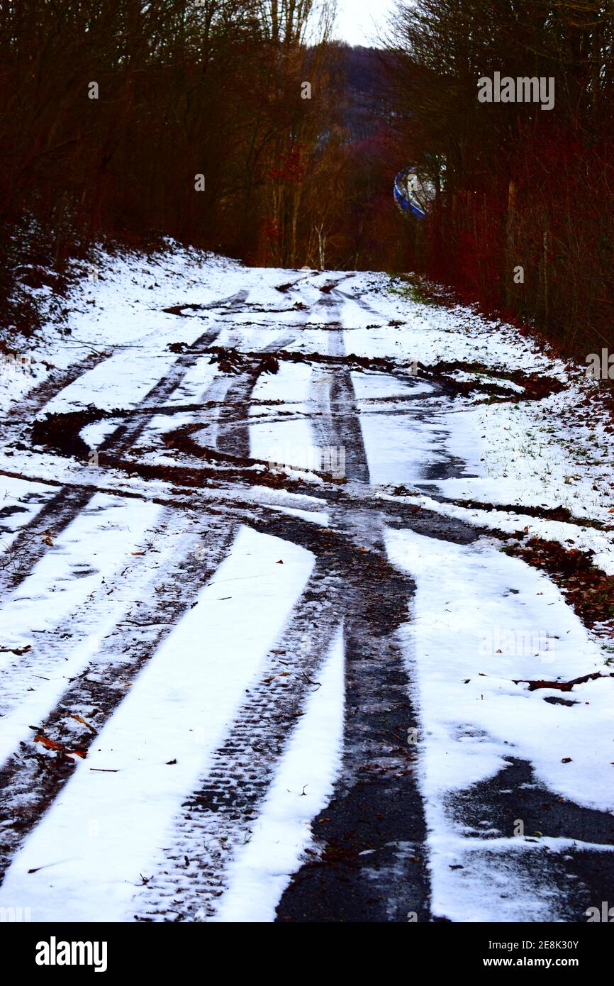 drifting vehicle marks on snow Stock Photo - Alamy