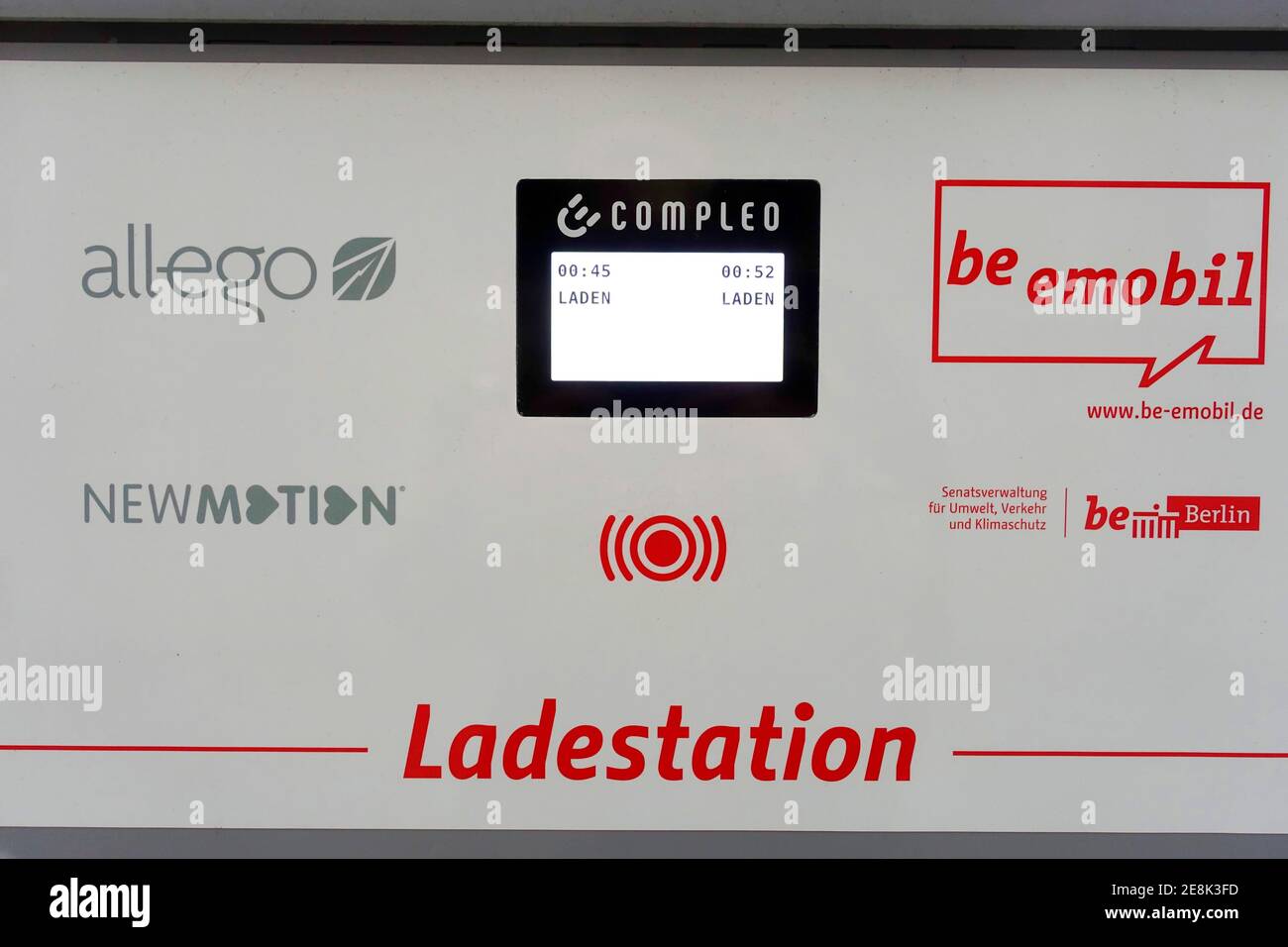 Compleo logo hi-res stock photography and images - Alamy