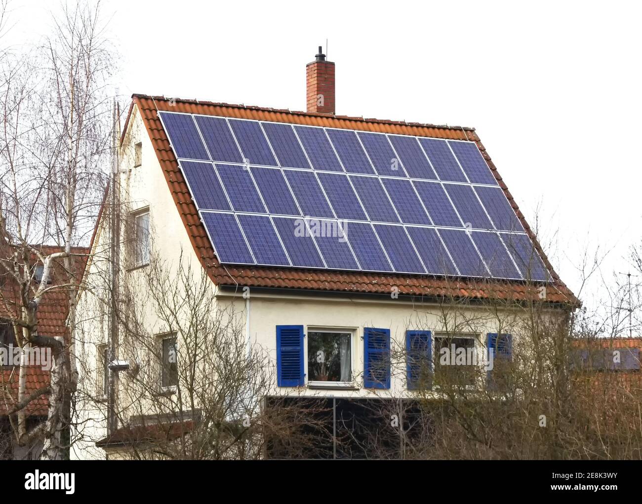 Roof solar panels technology - photovoltaic electricity cells ...