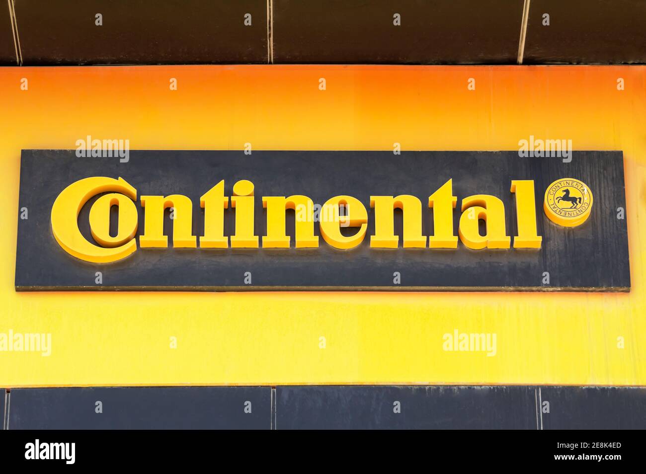 Continental logo with horse hi-res stock photography and images - Alamy