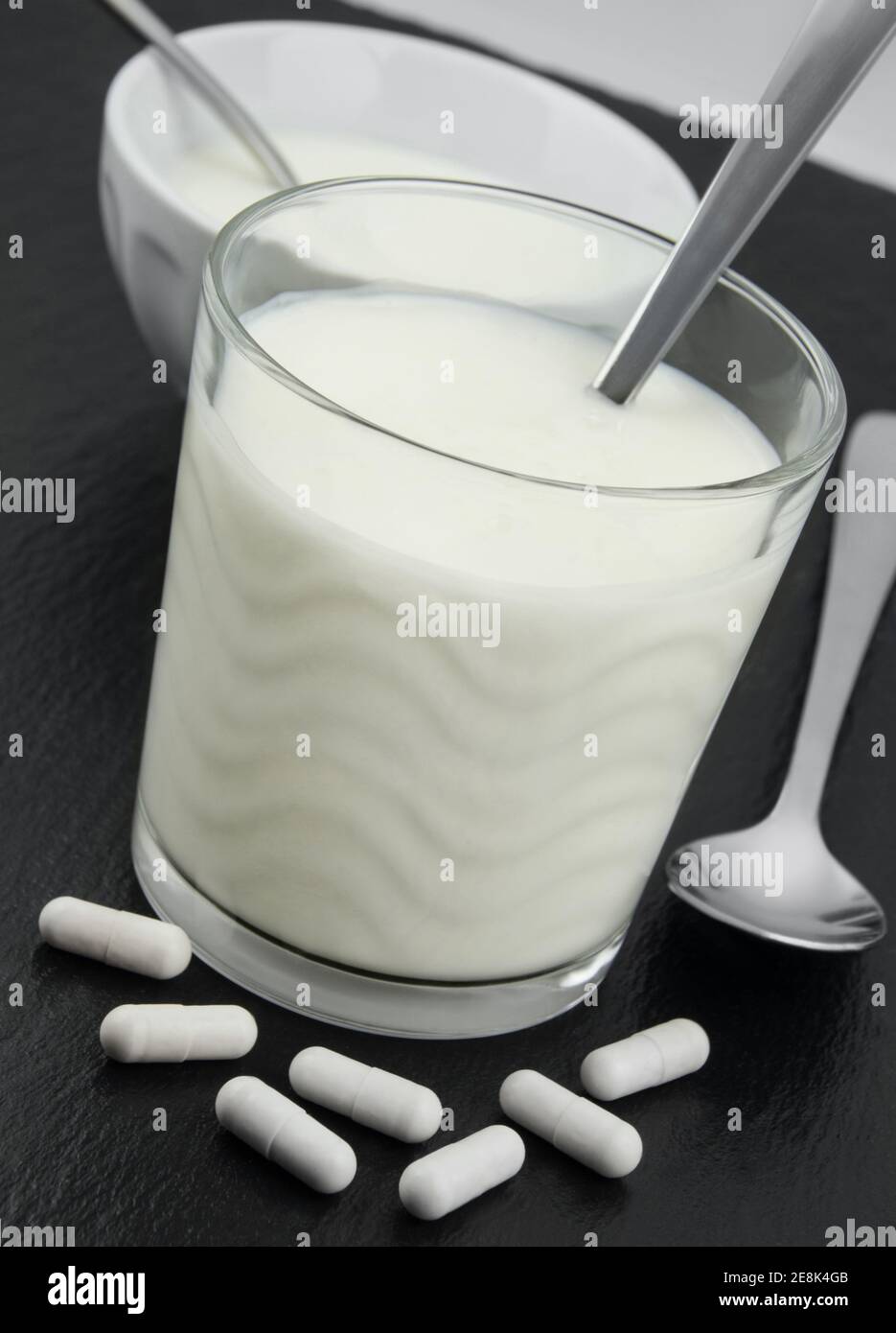 Kefir and yoghurt with probiotic capsules Stock Photo - Alamy
