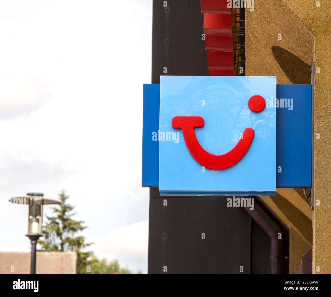 Tui smile emblem hi-res stock photography and images - Alamy