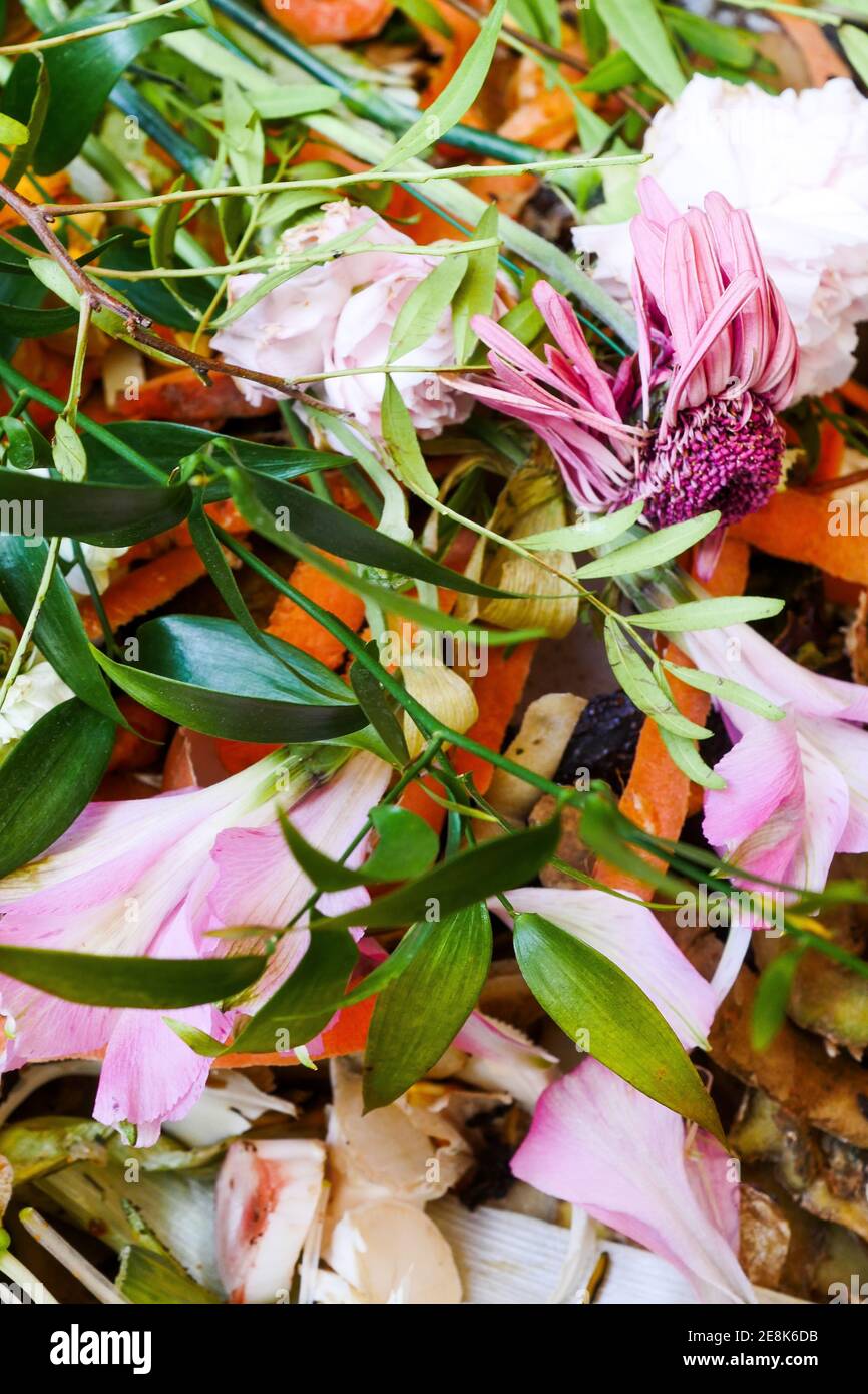 Compost bin too dry hi-res stock photography and images - Alamy