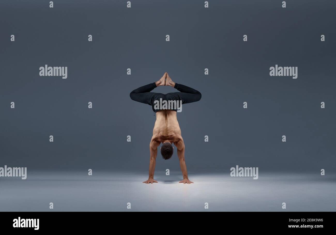 Back balance split hi-res stock photography and images - Alamy