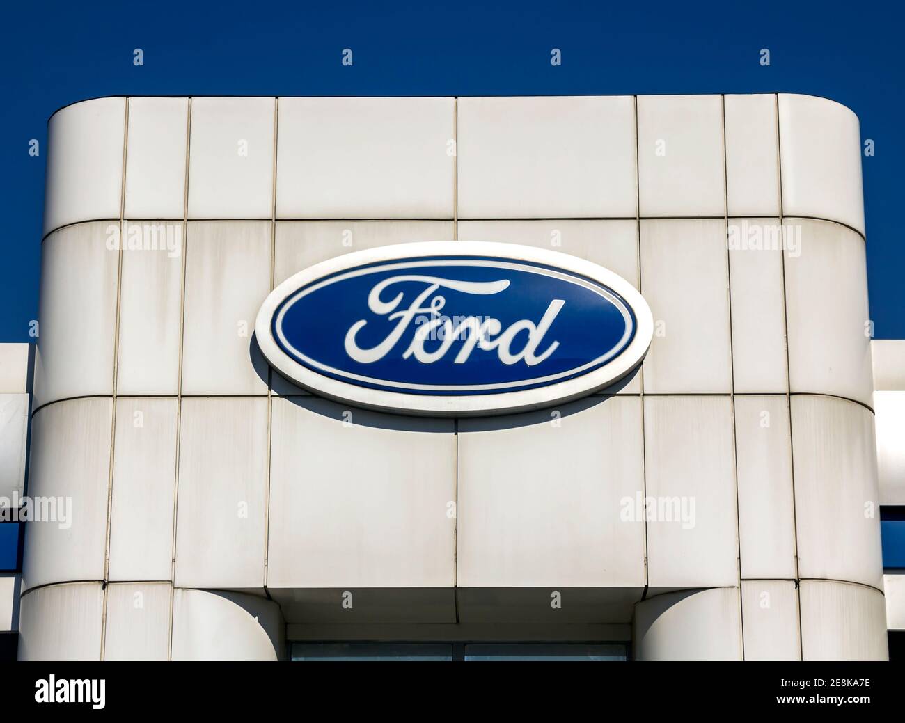 Izmir, Turkey : Ford dealership sign against blue sky Stock Photo - Alamy