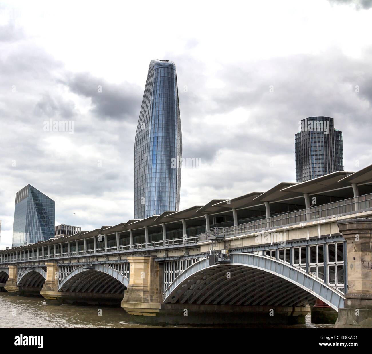 Construction luxury high rise tower hi-res stock photography and images ...