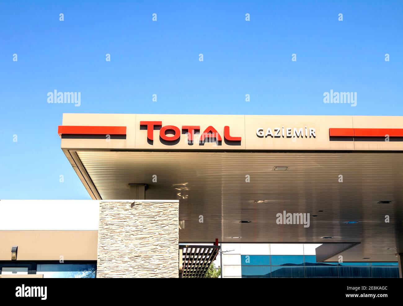 Crude building design hi-res stock photography and images - Alamy