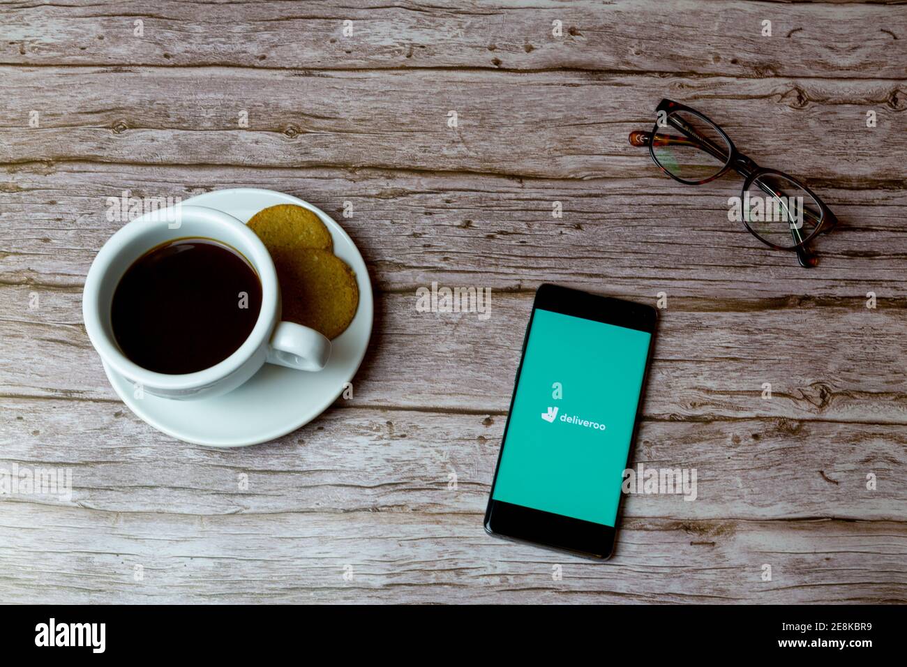 Food delivery apps hi-res stock photography and images - Alamy
