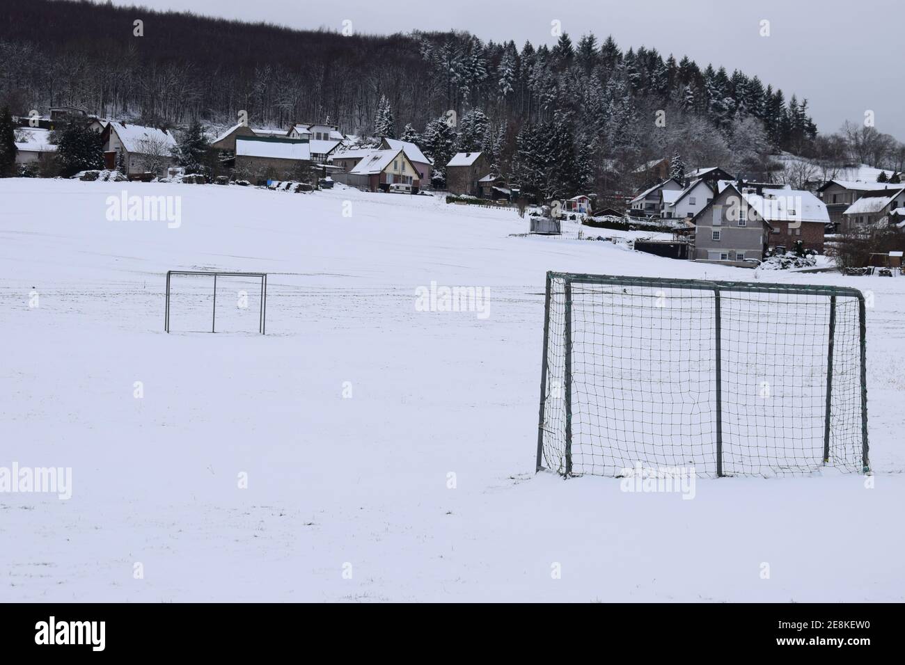 Football practice in the winter hi-res stock photography and images - Alamy