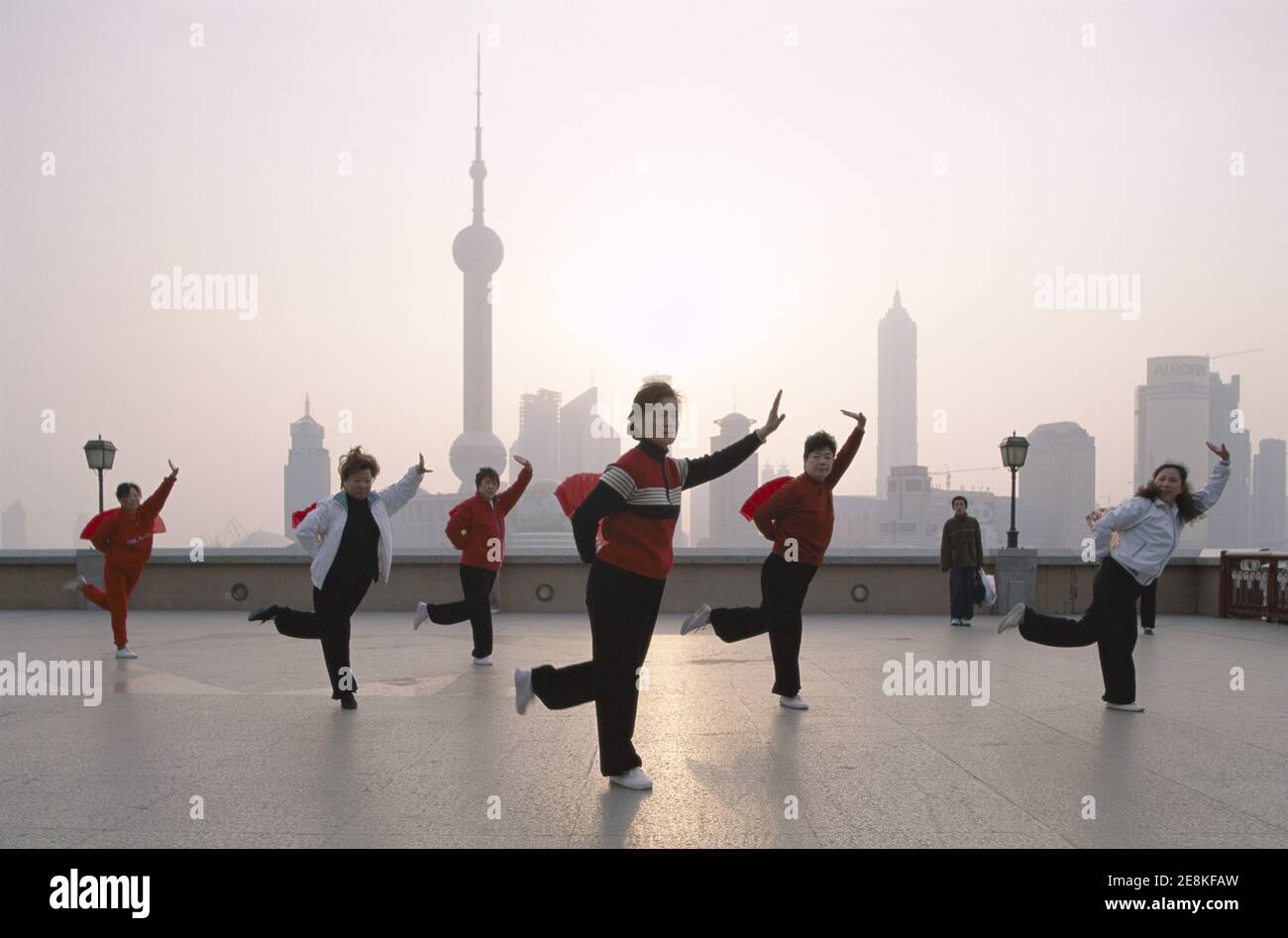 Dancing traditional skyline china hi-res stock photography and images ...