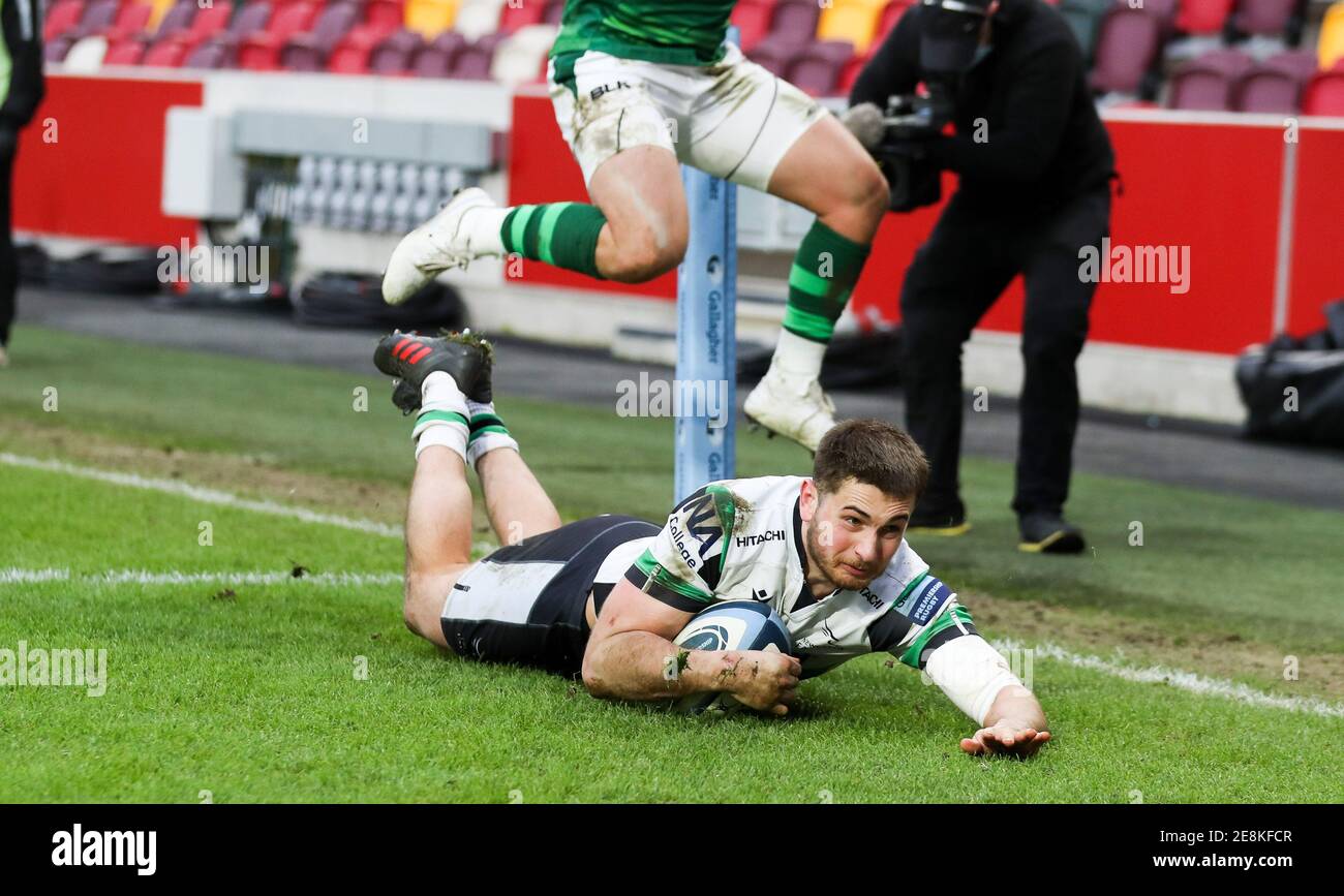 London, UK. 31 January 2021 Ben Stevenson of Newcastle scores a try in ...