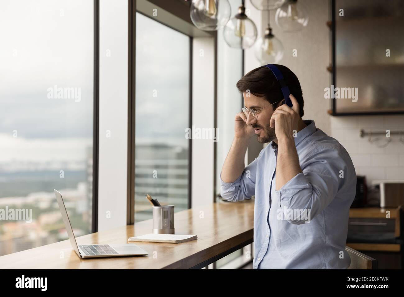 Learning language headphones hi-res stock photography and images - Alamy