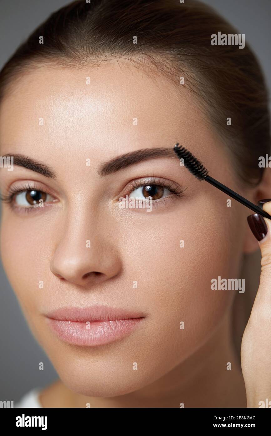 Natural shaped eyebrows hi-res stock photography and images - Alamy