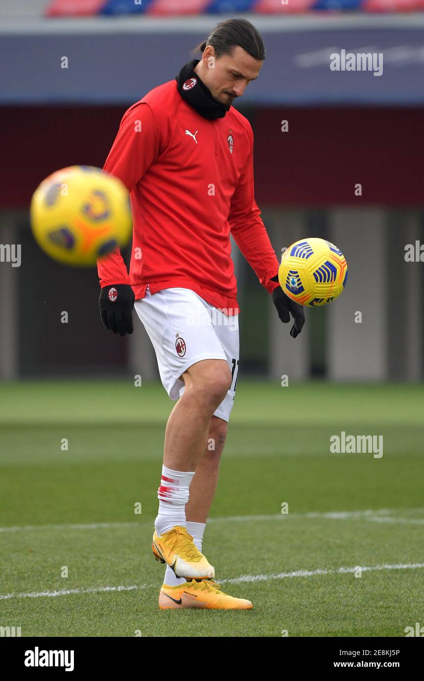 Zlatan Ibrahimovic of AC Milan warms up prior to the Serie A football ...