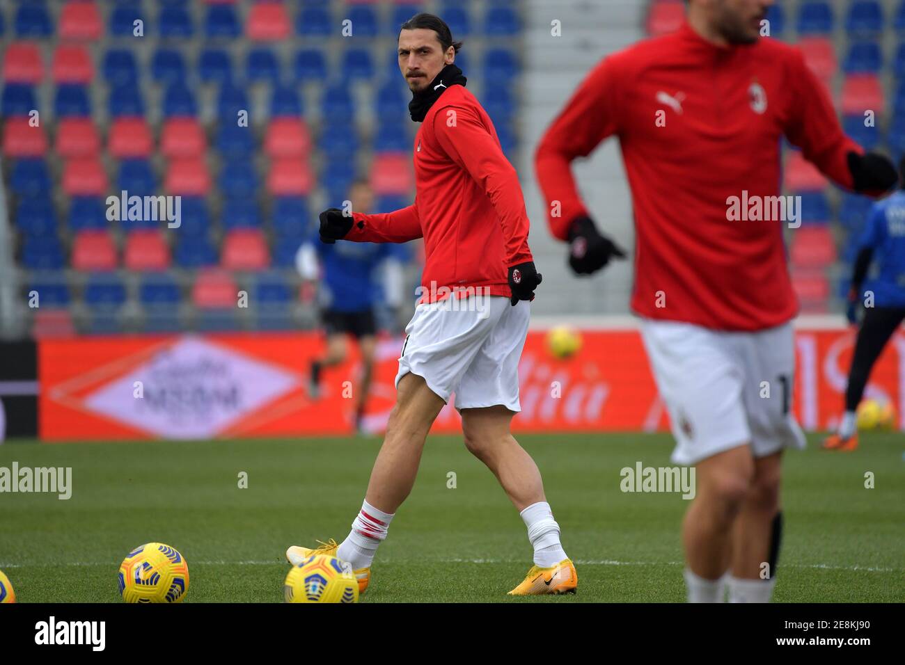 Zlatan Ibrahimovic of AC Milan warms up prior to the Serie A football ...