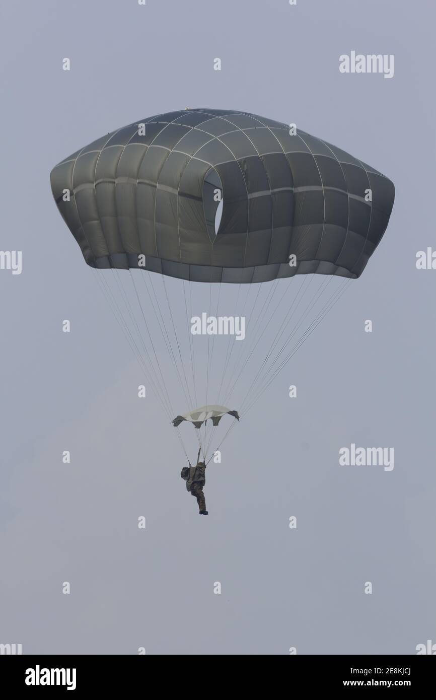 Ww2 paratrooper hi-res stock photography and images - Alamy