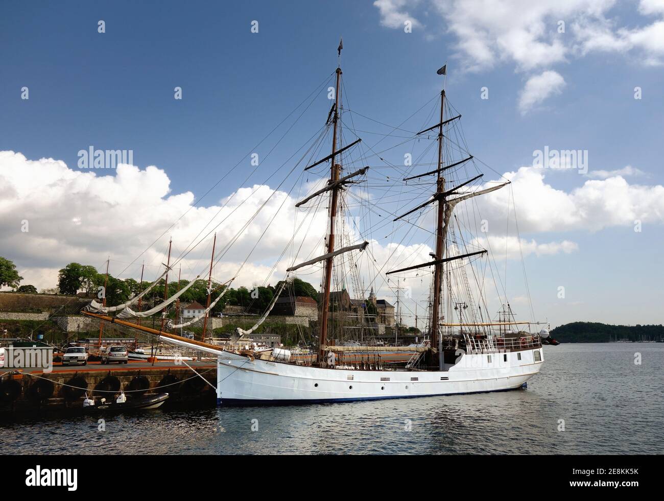Old sailing ship mast hi-res stock photography and images - Alamy
