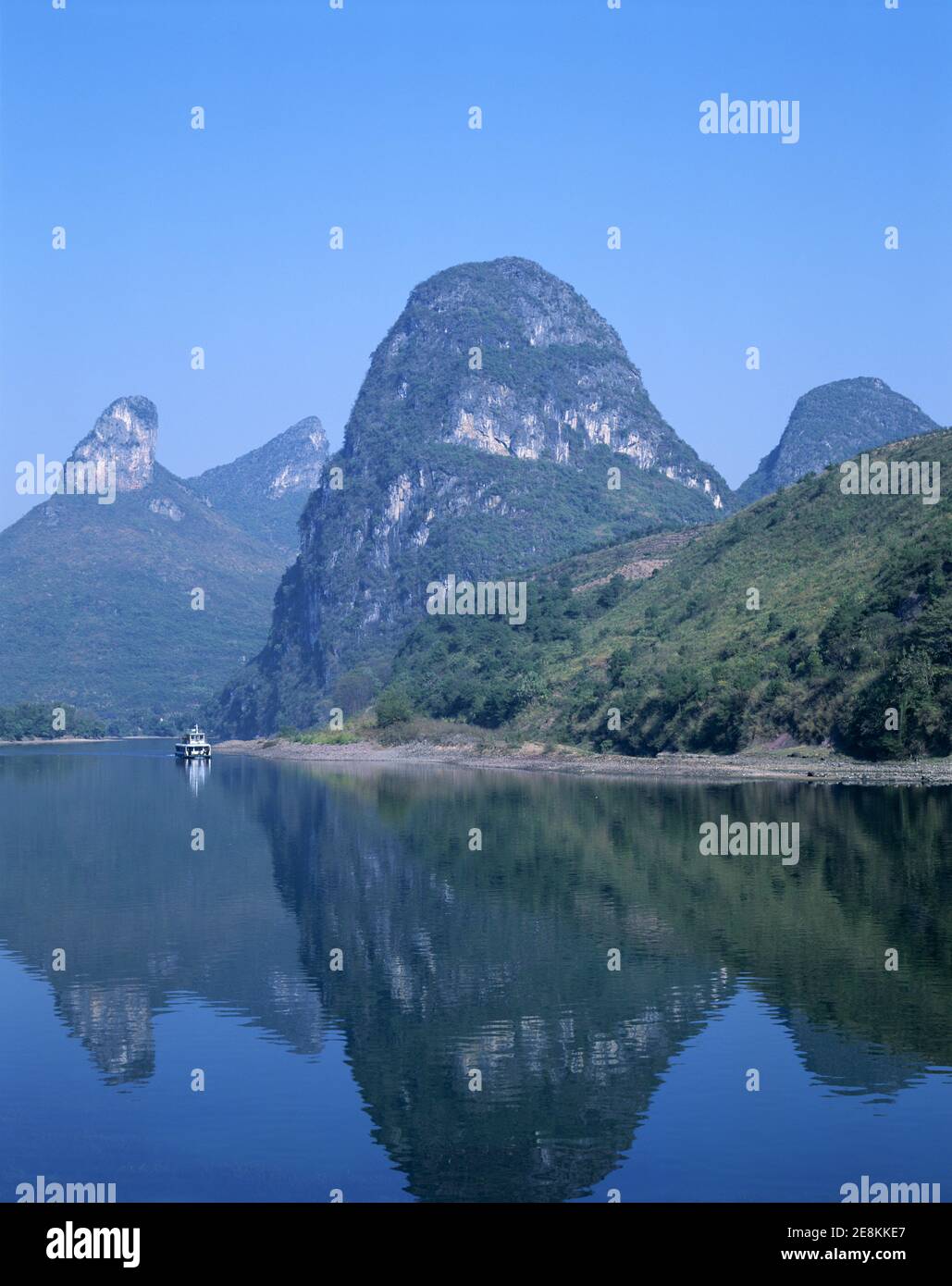 Asia, China, Guanxi, Guilin,The Li River and karst scenery near ...