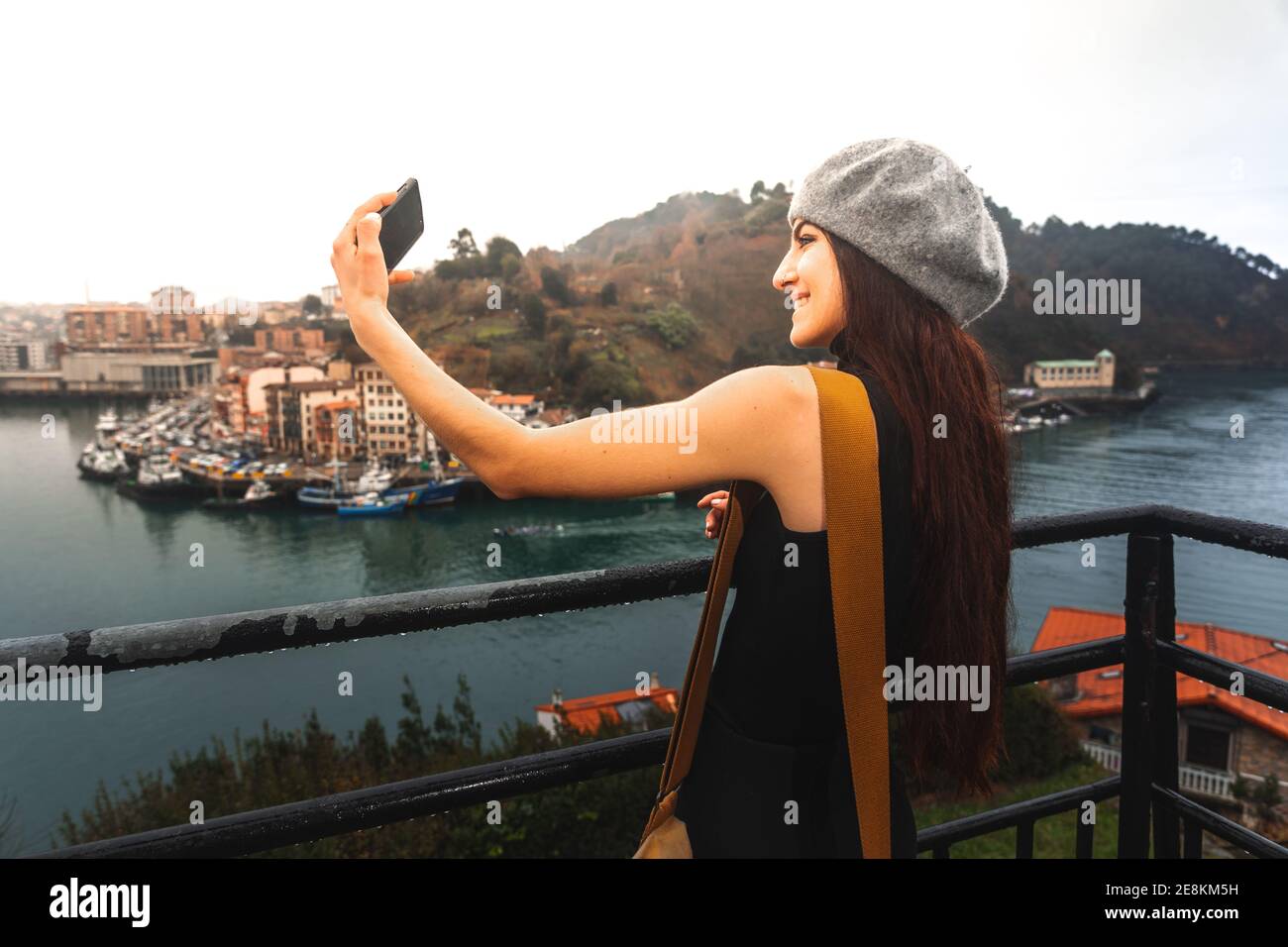 Tourist taking a selfie Stock Photo - Alamy