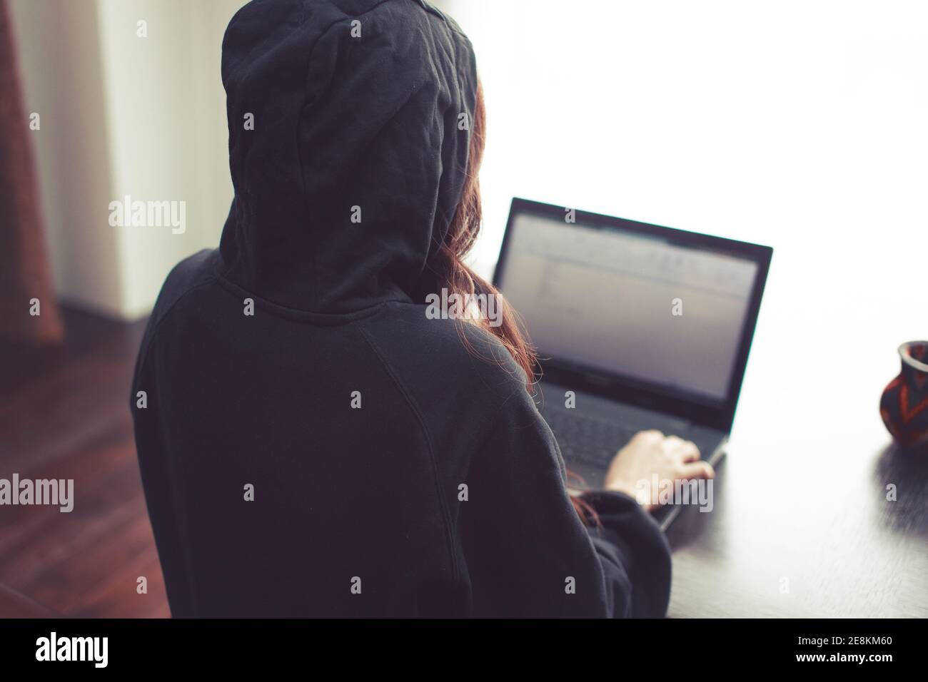 Woman typing computer back view hi-res stock photography and images - Alamy