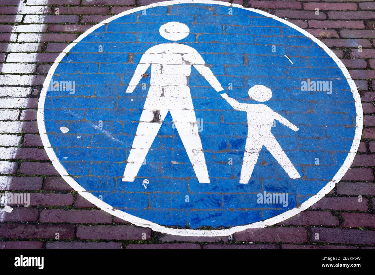 Blue pedestrian walkway sign hi-res stock photography and images - Alamy