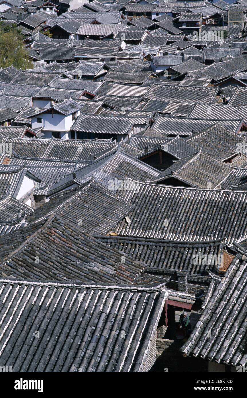 Traditional chinese roofing hi-res stock photography and images - Alamy