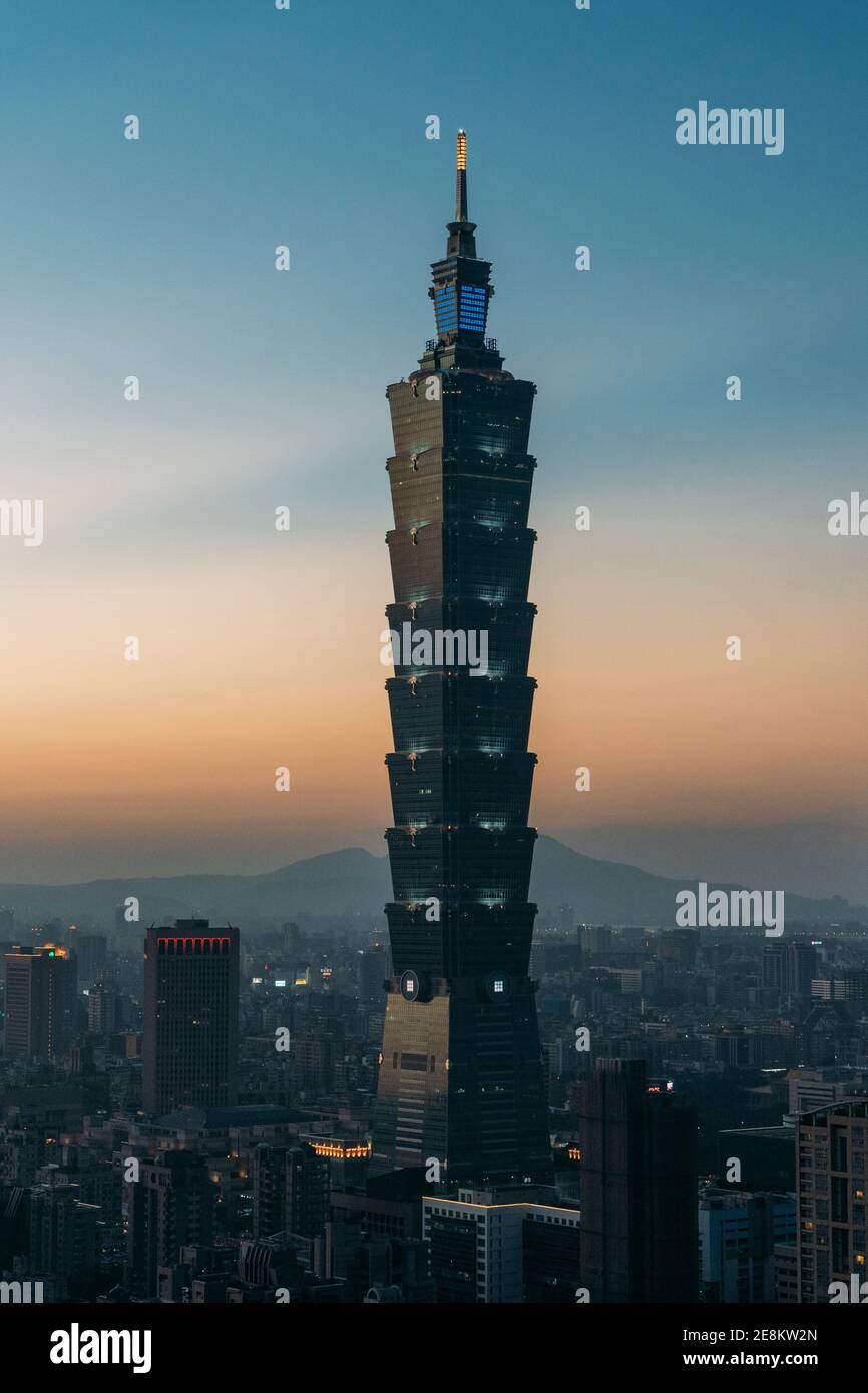 Portrait view of Taipei 101 tower at dusk in Taipei, Taiwan Stock Photo ...