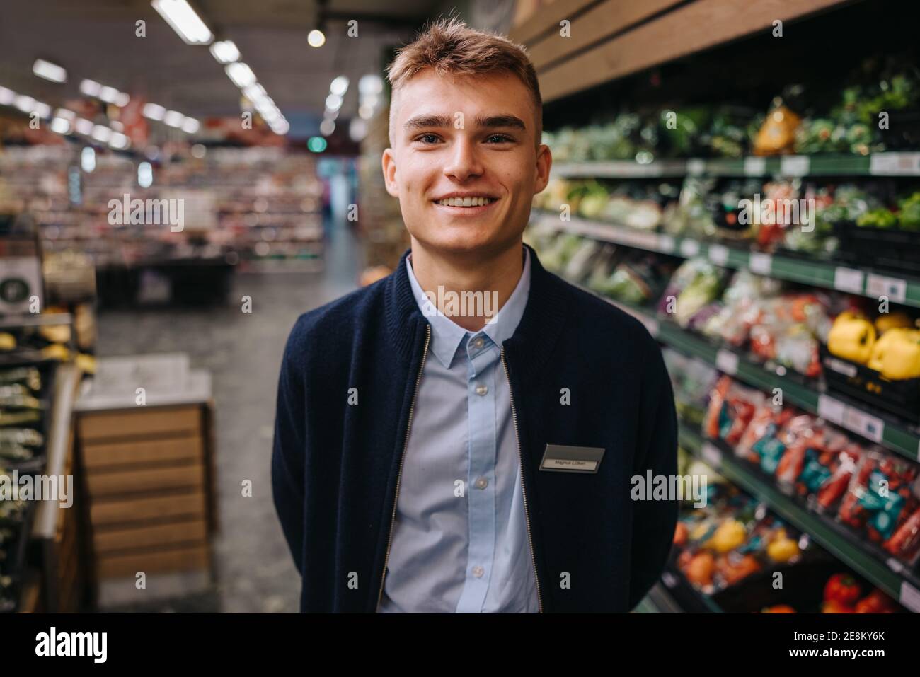 Shop assistant man hi-res stock photography and images - Alamy