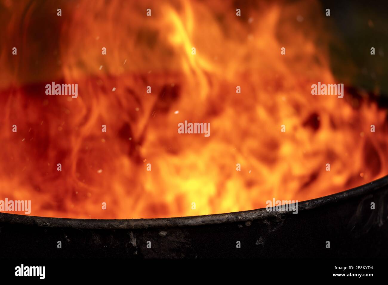 Oil drum fire hi-res stock photography and images - Alamy
